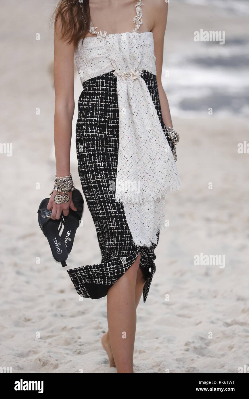 Chanel model tweed hi-res stock photography and images - Alamy