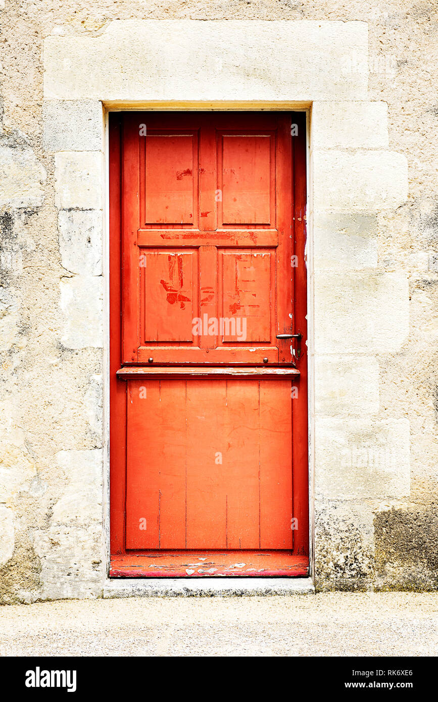 Old red front door hi-res stock photography and images - Alamy