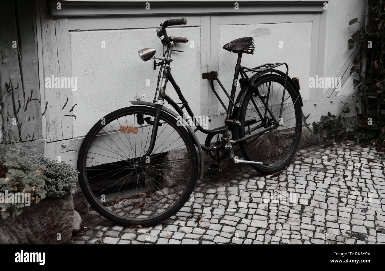 Rusted cycle hi-res stock photography and images - Alamy