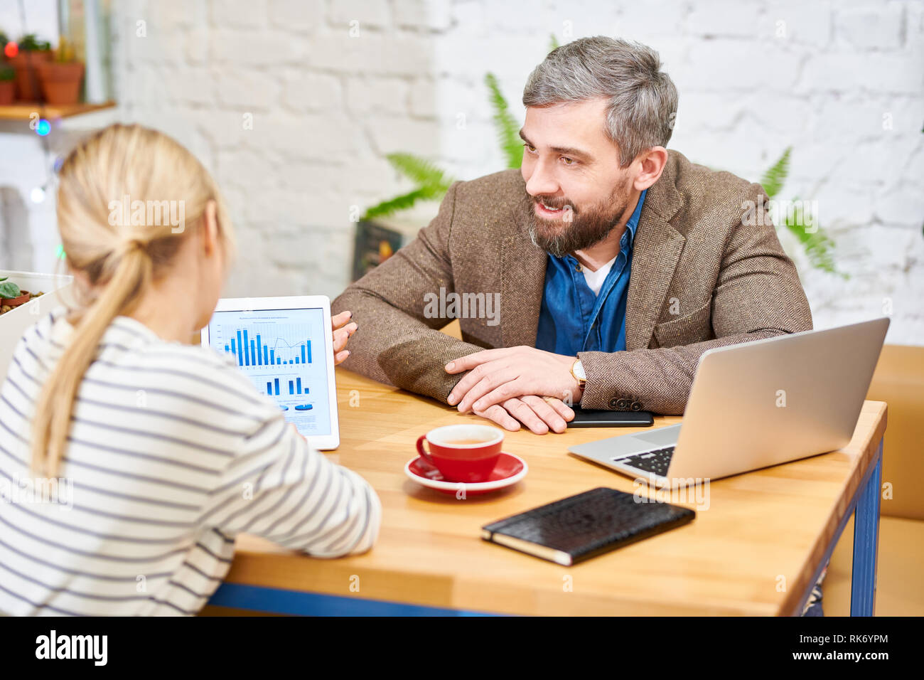 Young analysts hi-res stock photography and images - Alamy