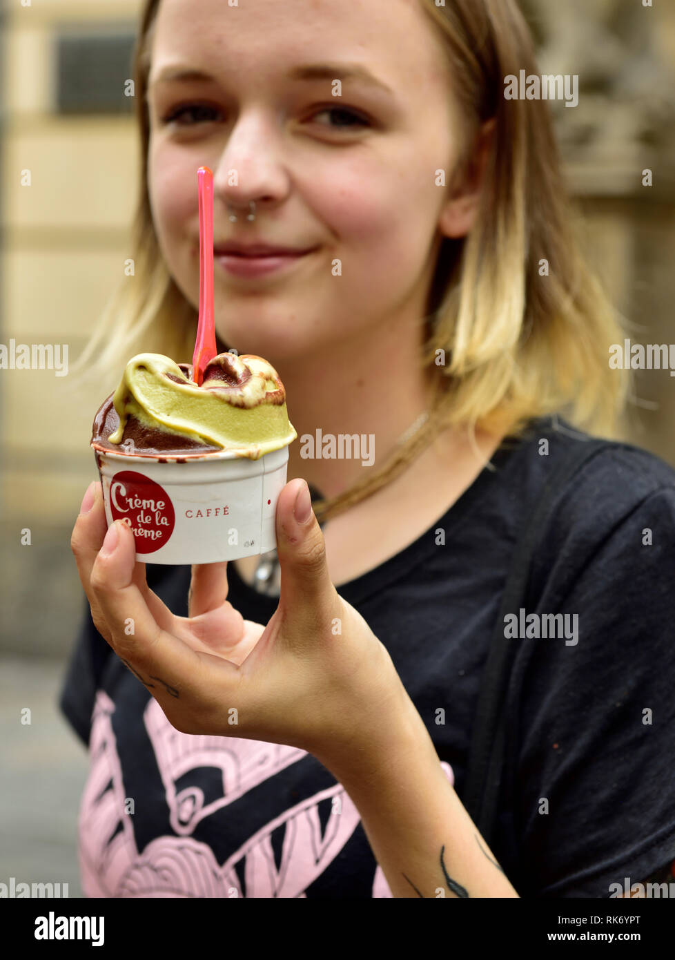 Young woman 20s hi-res stock photography and images - Alamy