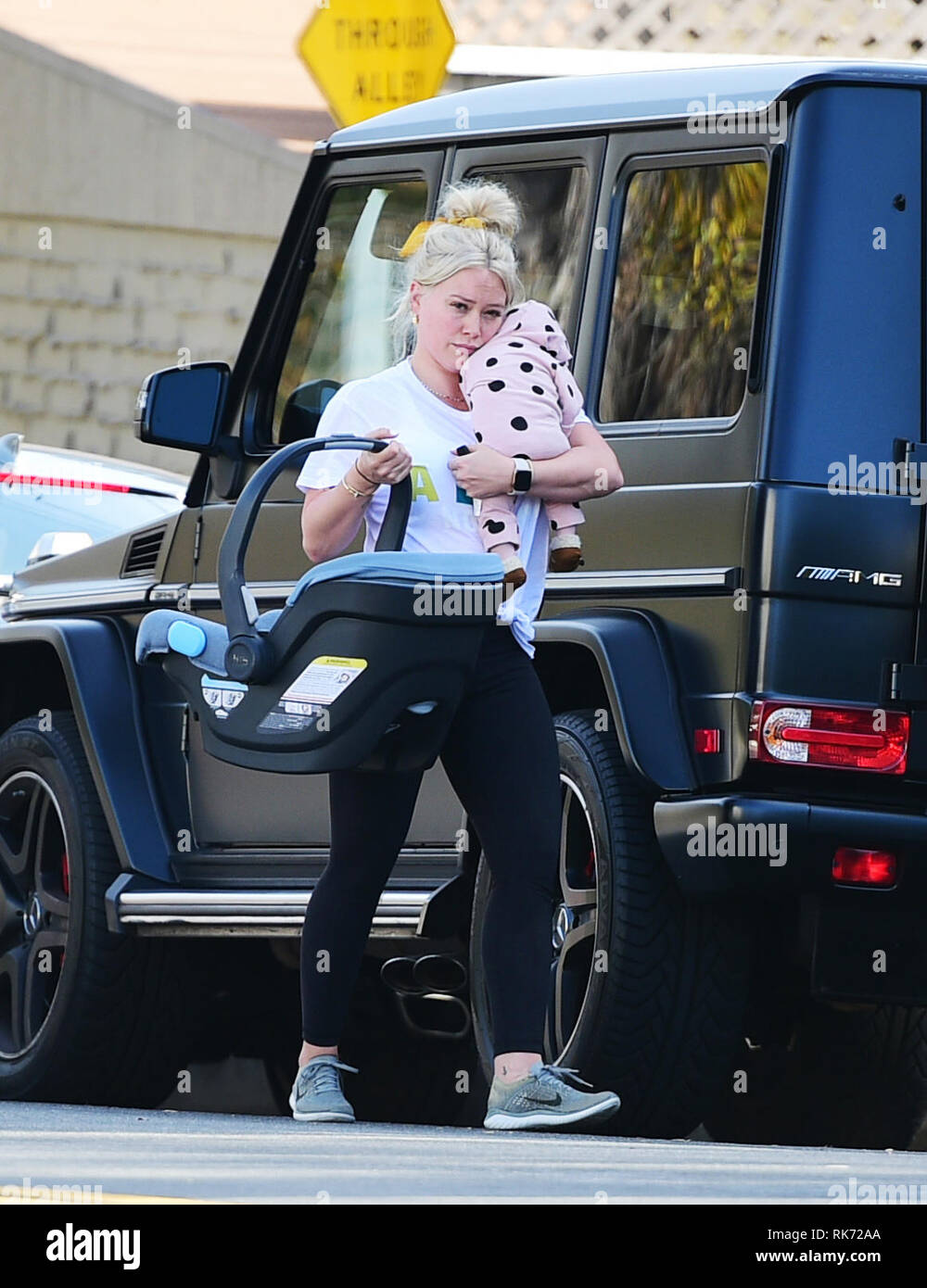 Hilary Duff And Daughter Banks Violet Koma Out And About In La 5055