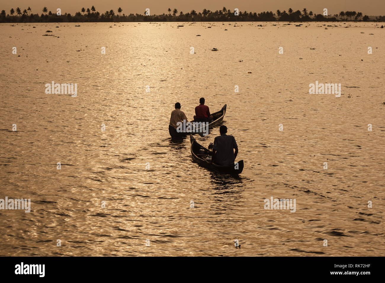 India canoes hi-res stock photography and images - Alamy