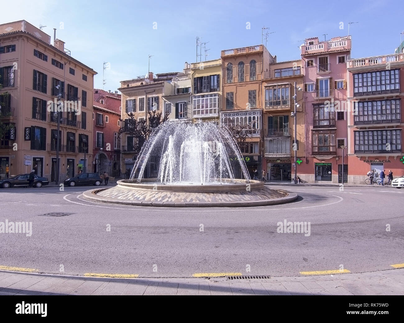 Plaza roundabout hi-res stock photography and images - Alamy