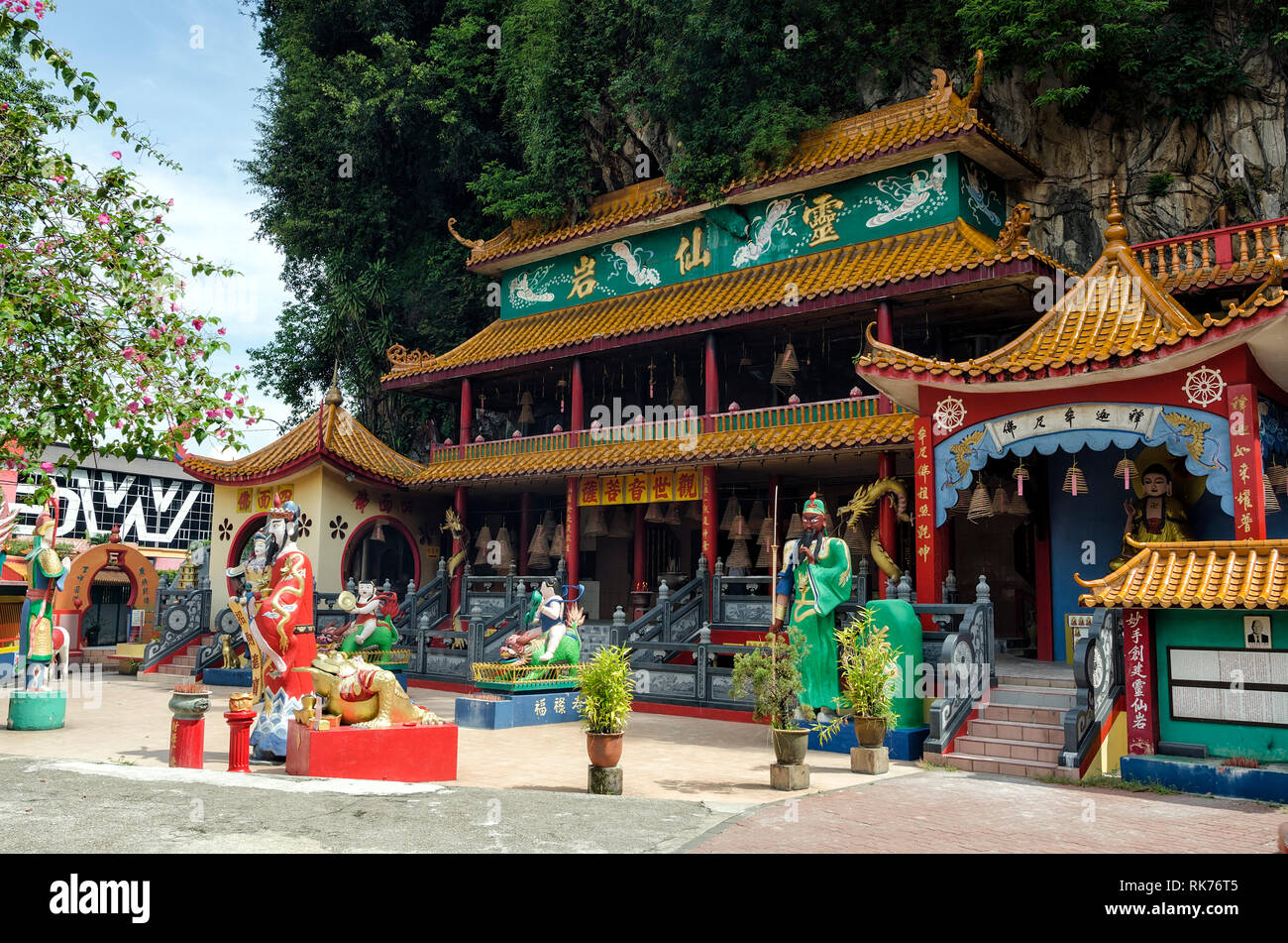 Ling sen tong chinese temple hi-res stock photography and images - Alamy