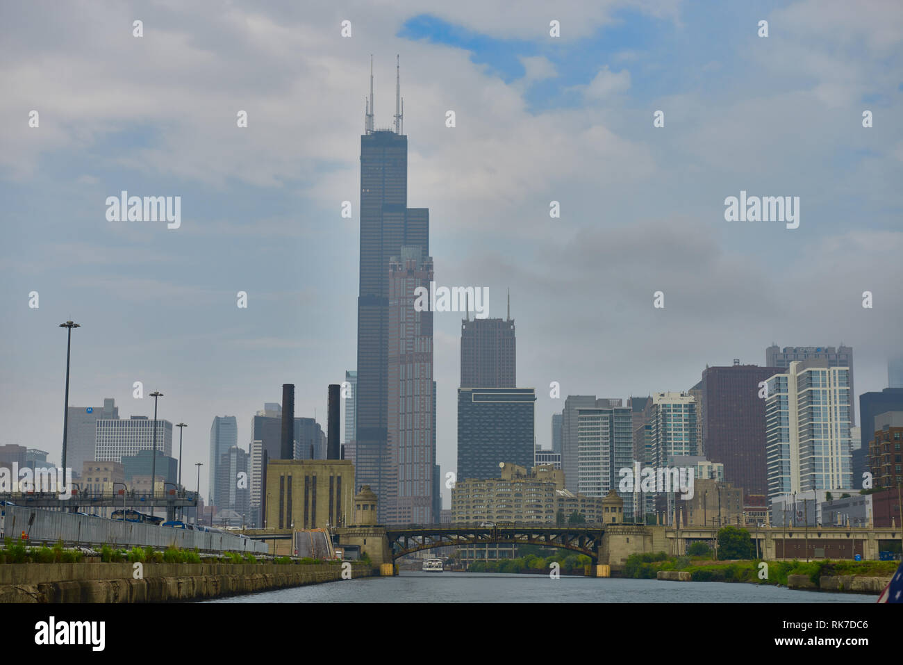 Chicago sky hi-res stock photography and images - Alamy