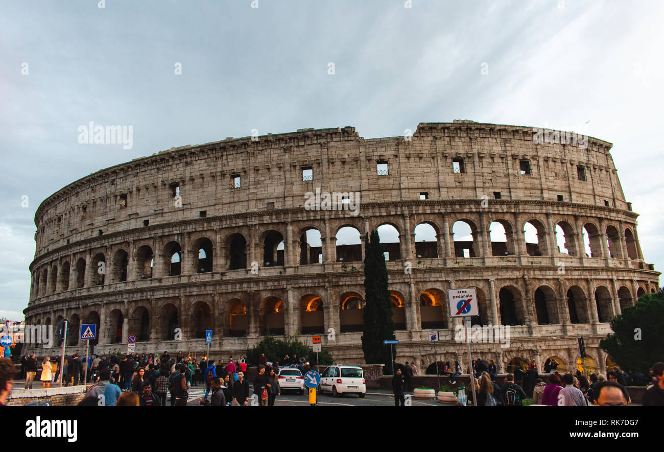 Outside View of the Roman Coliseum. Lots of tourists on the outside ...