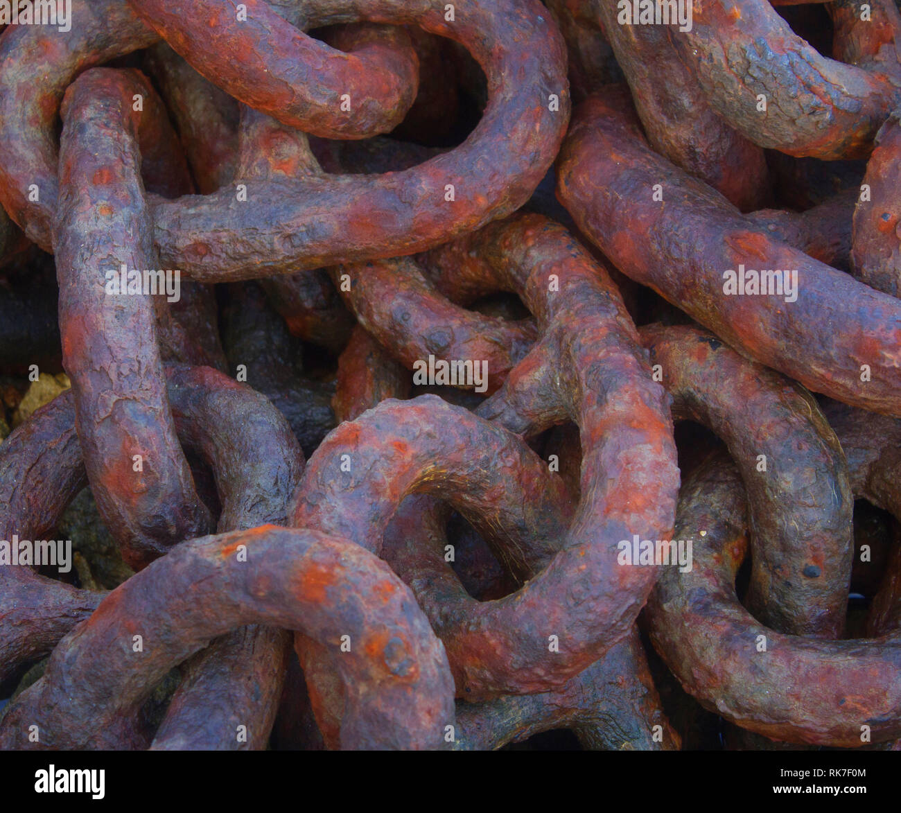 Looped chain hi-res stock photography and images - Alamy