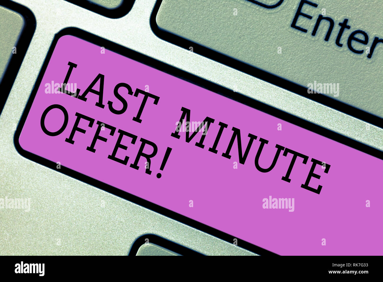 Writing note showing Last Minute Offer. Business photo showcasing ...