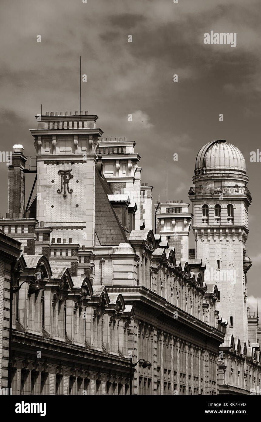 Historical architecture roof in Paris Stock Photo - Alamy
