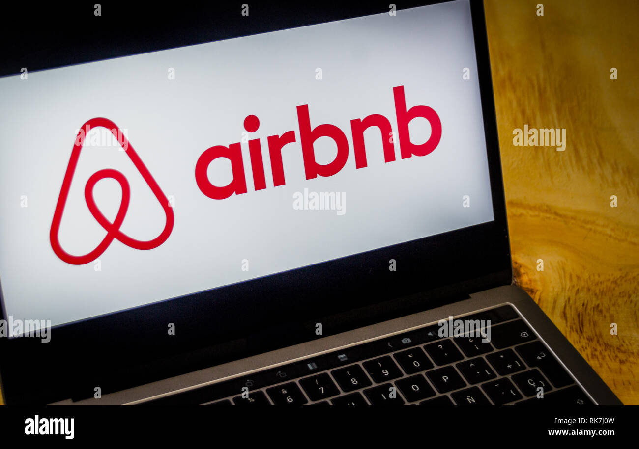 Houston, Texas / United States of America - 08/2/2019: Airbnb logo ...