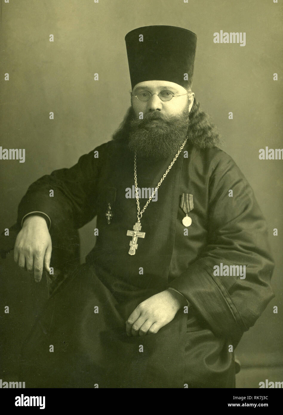 Vintage portrait circa 1911 christian priest Stock Photo - Alamy
