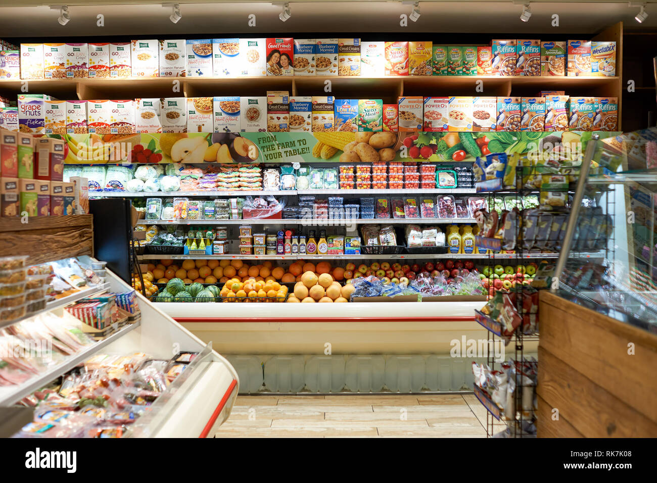 Convenience store nyc inside hi-res stock photography and images - Alamy