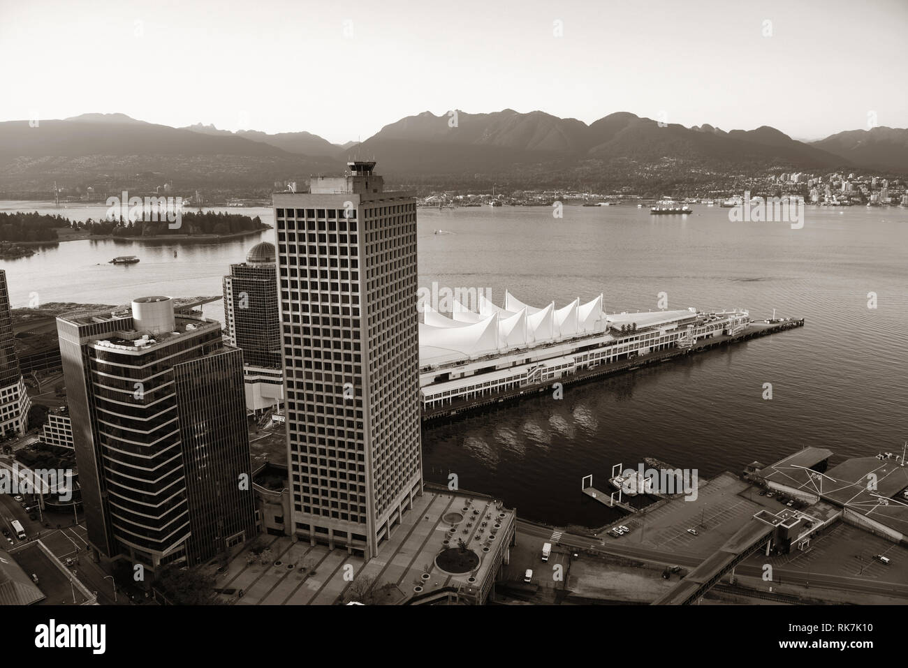 Vancouver rooftop view with urban architectures at sunset Stock Photo ...
