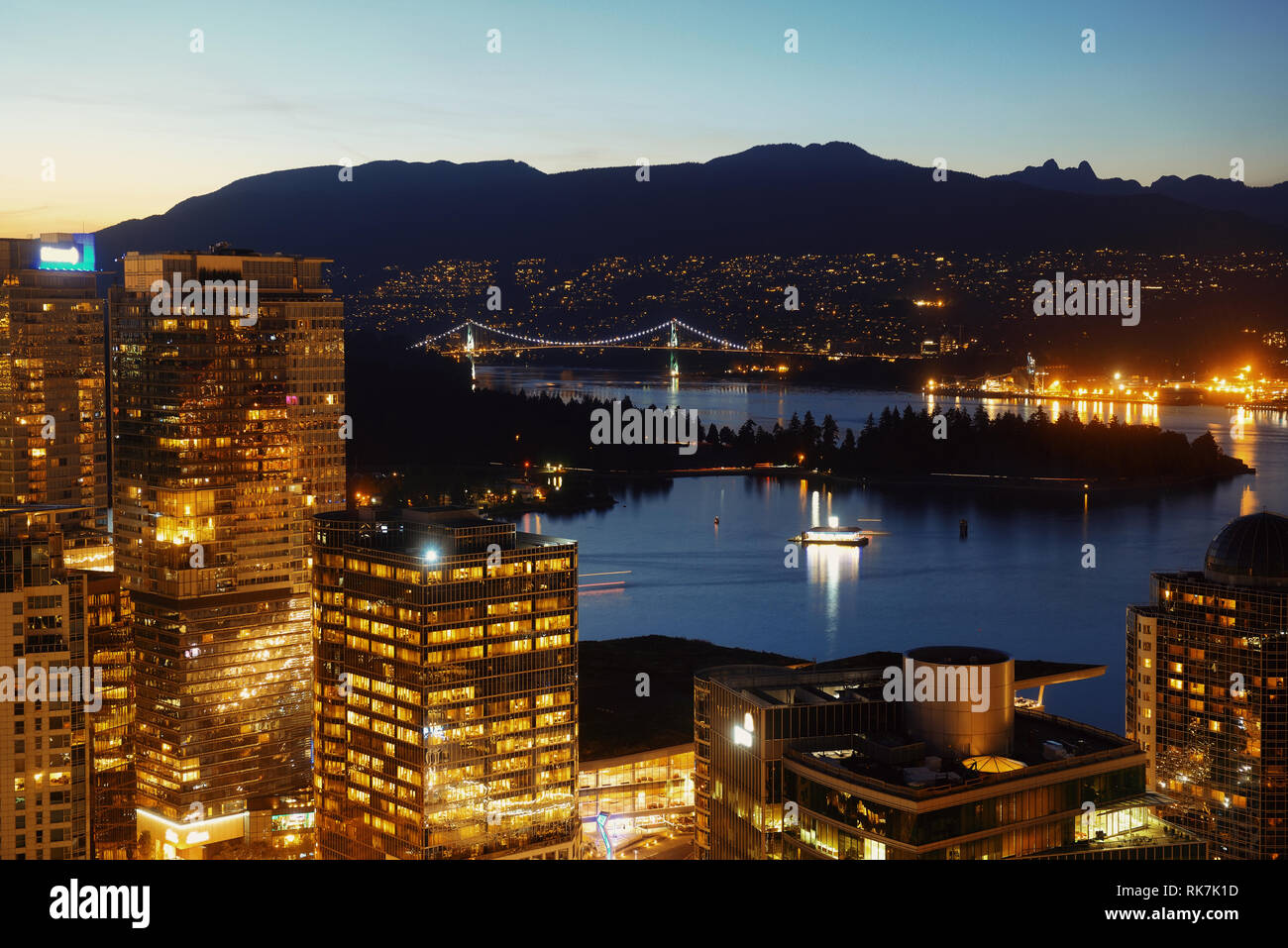 Vancouver rooftop view with urban architectures at dusk Stock Photo - Alamy