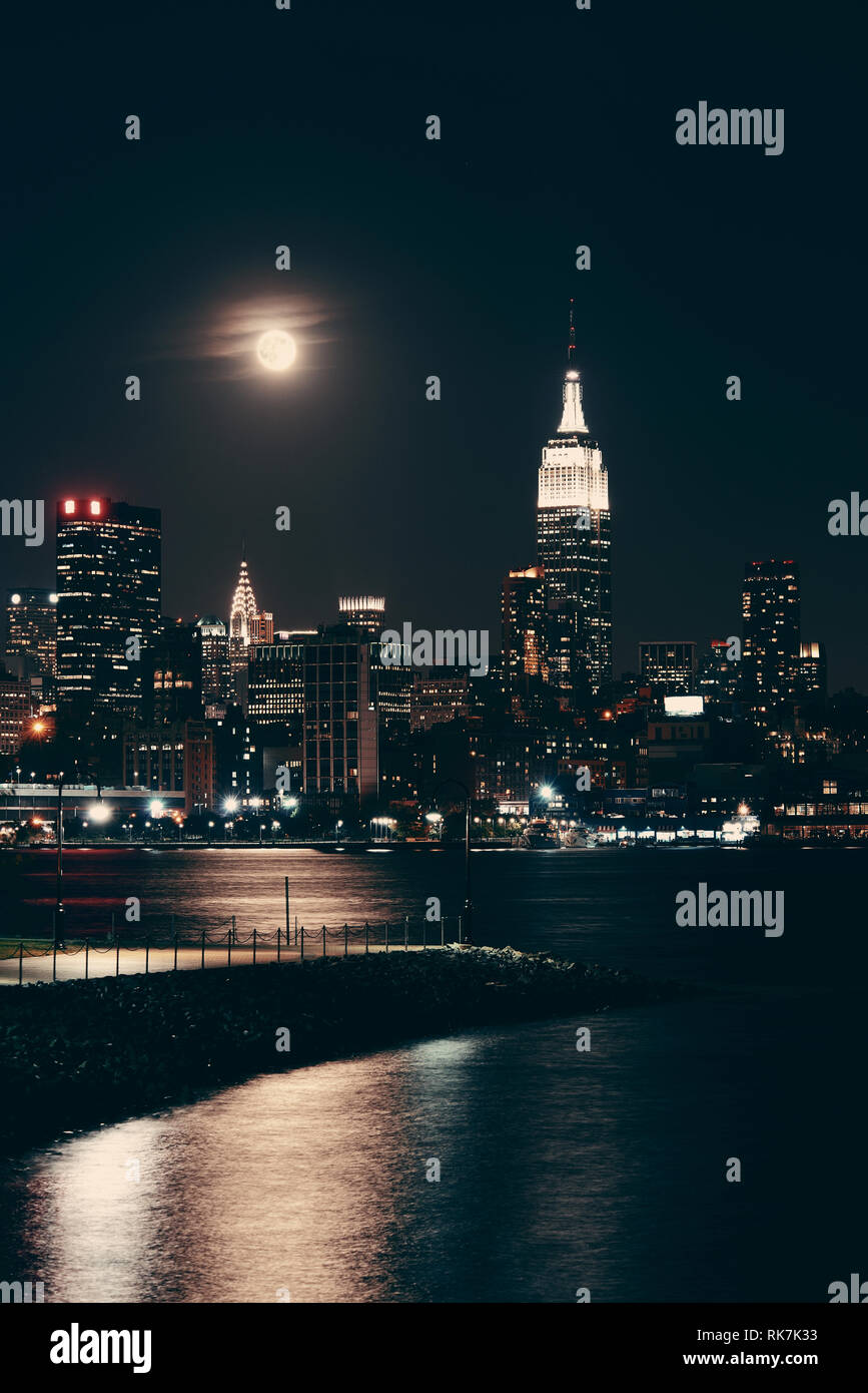 Empire state building night moon hi-res stock photography and images ...