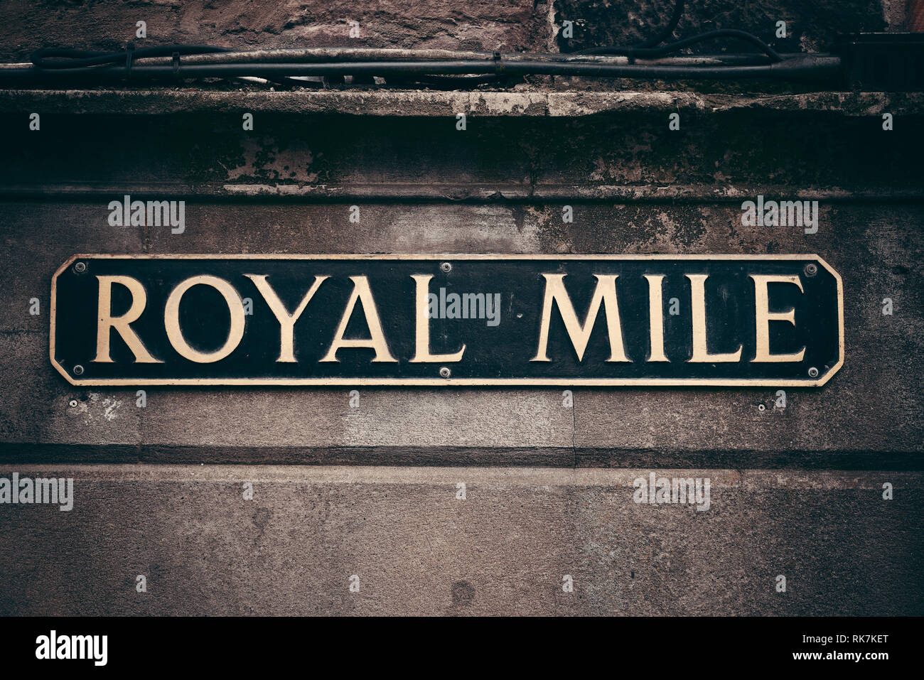 Royal Mile road sign in Edinburgh Stock Photo - Alamy