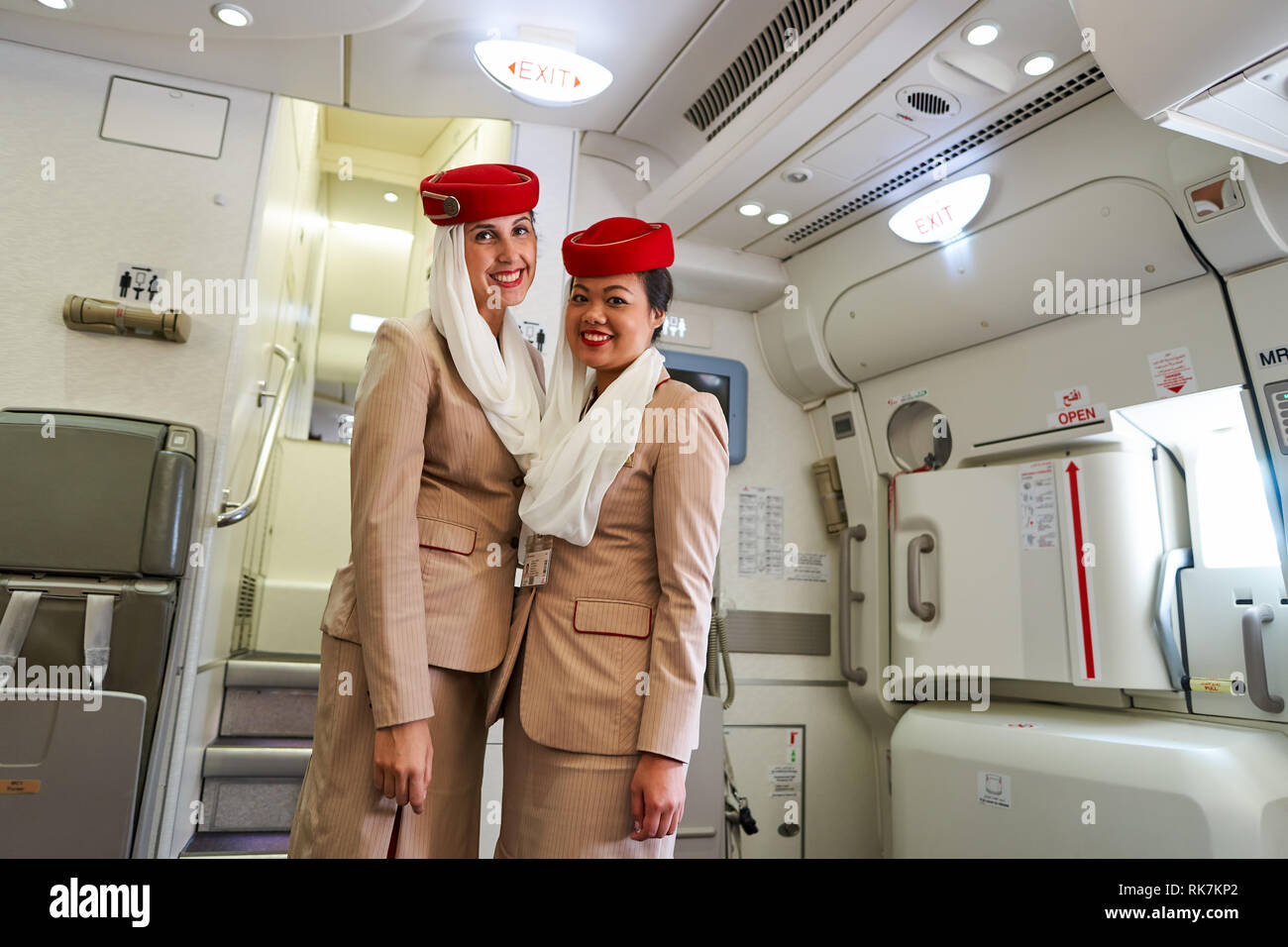 Emirates Cabin Crew Stock Photos & Emirates Cabin Crew Stock Images - Alamy
