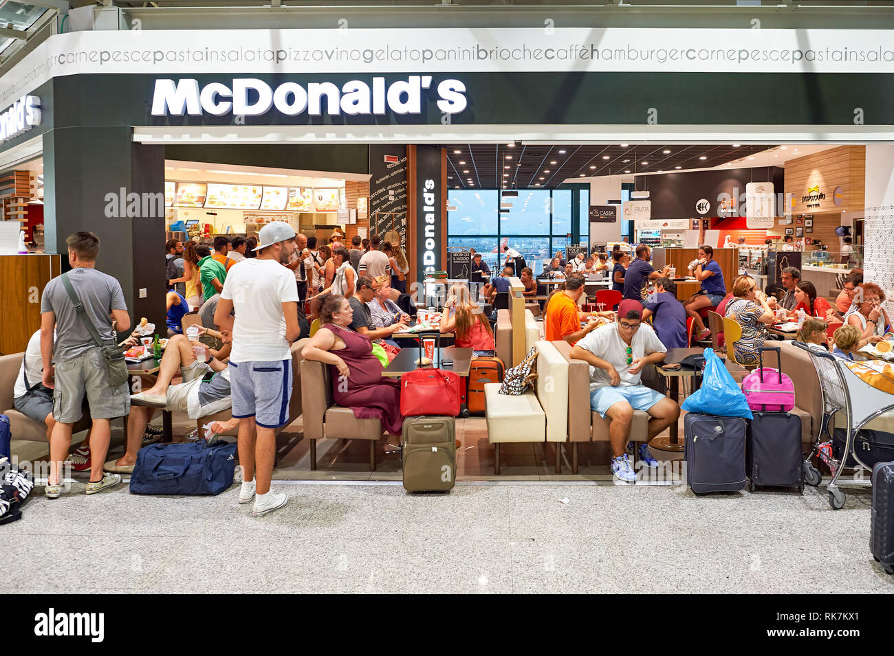 Mccafe rome hi-res stock photography and images - Alamy