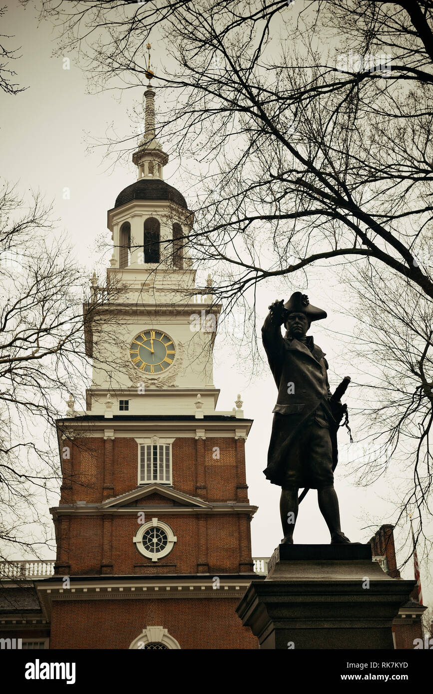 Independence hall philadelphia statue hi-res stock photography and ...
