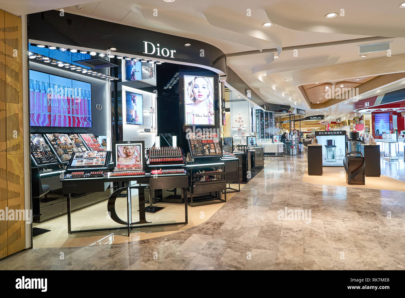 KUALA LUMPUR, MALAYSIA - MAY 09, 2016: inside of Suria KLCC shopping ...
