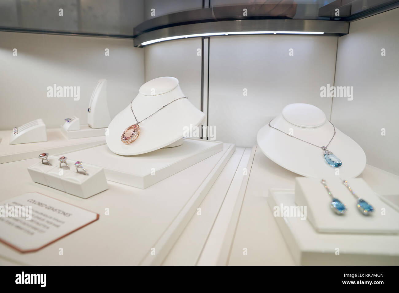 Tiffany jewelry showcase hi-res stock photography and images - Alamy