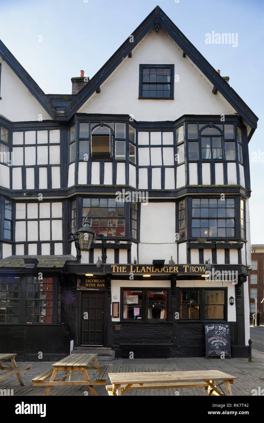 The Llandoger Trow, King Street, Bristol, UK 17th century Pub Stock ...