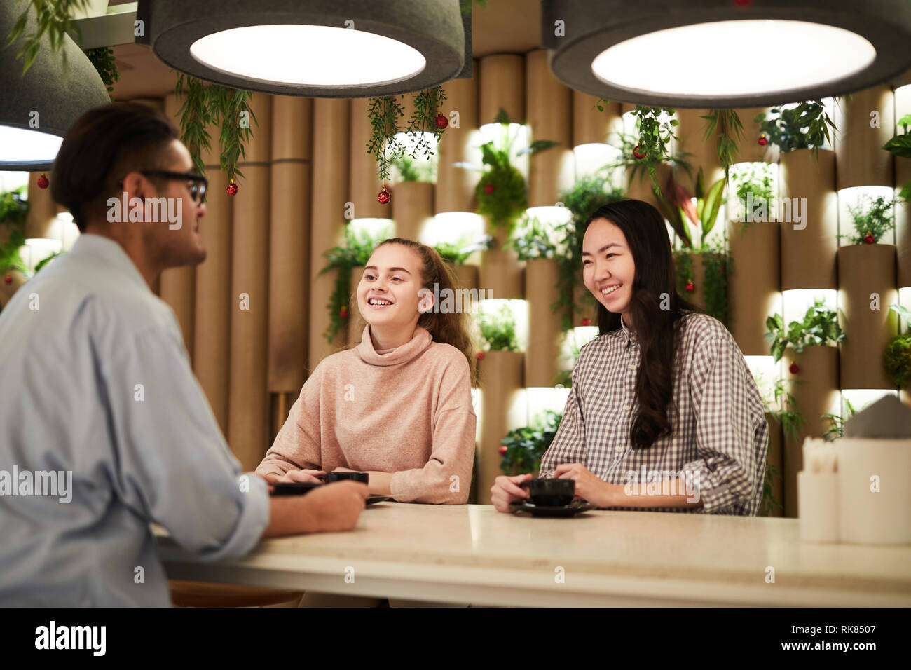 College cafe hi-res stock photography and images - Alamy