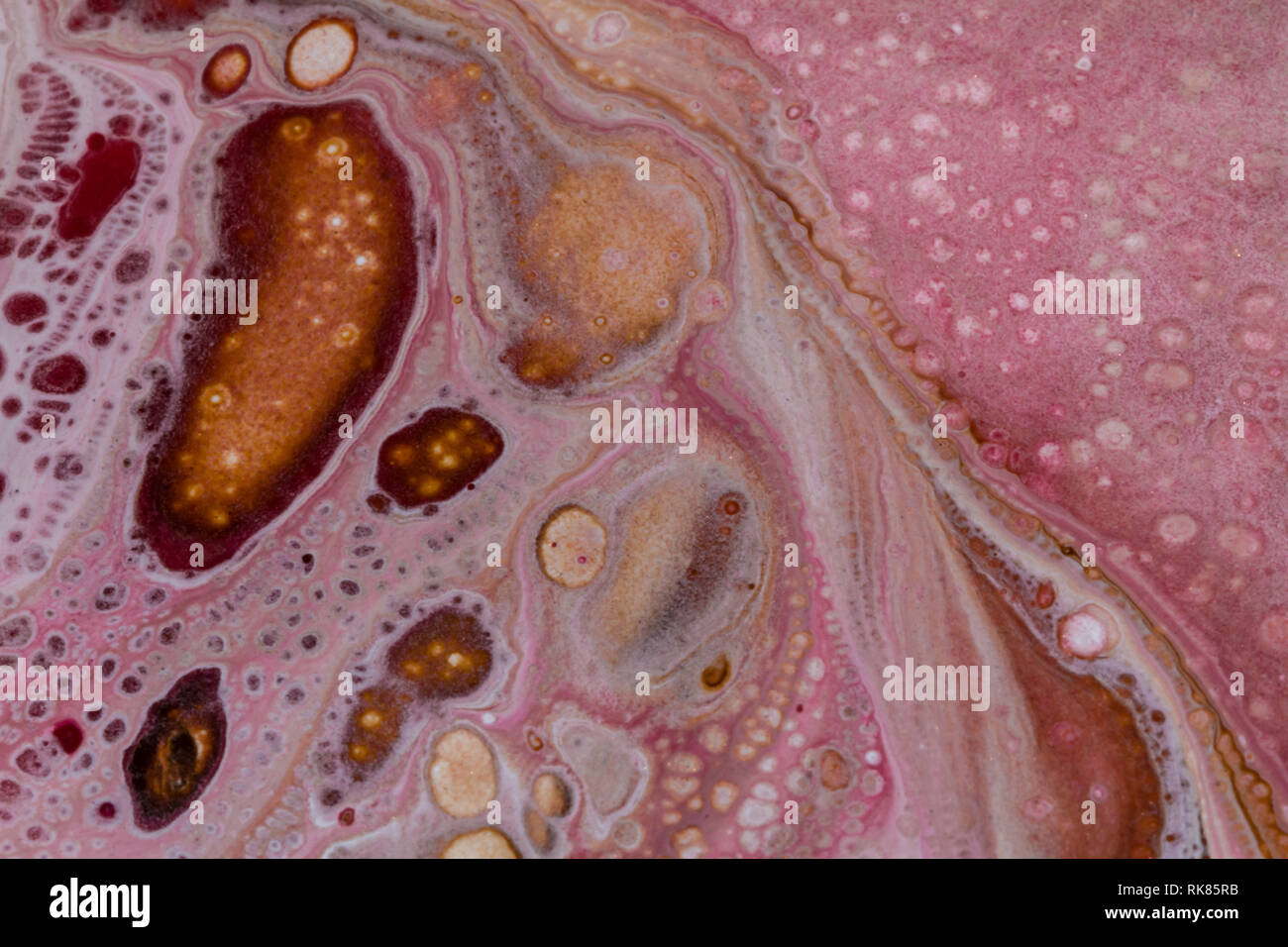 Pouring painting hi-res stock photography and images - Alamy