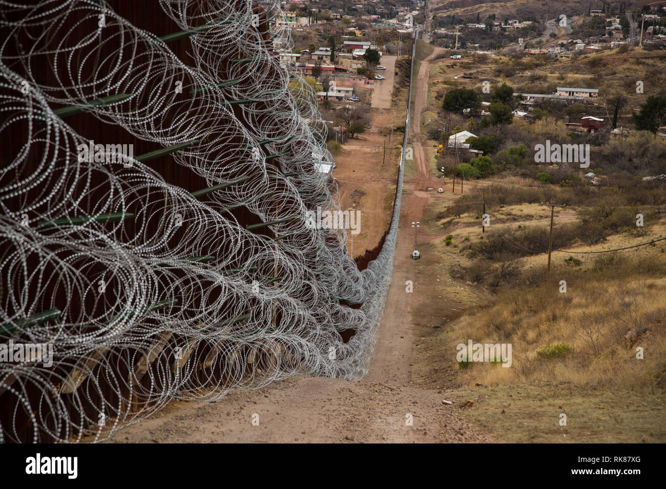 Multiple layers of concertina wire hi-res stock photography and images ...