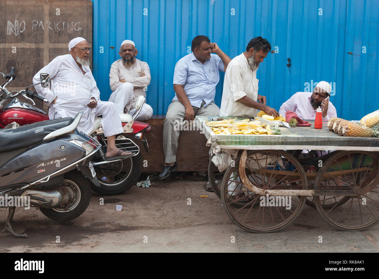 Mumbai bombay muslim man hi-res stock photography and images - Alamy