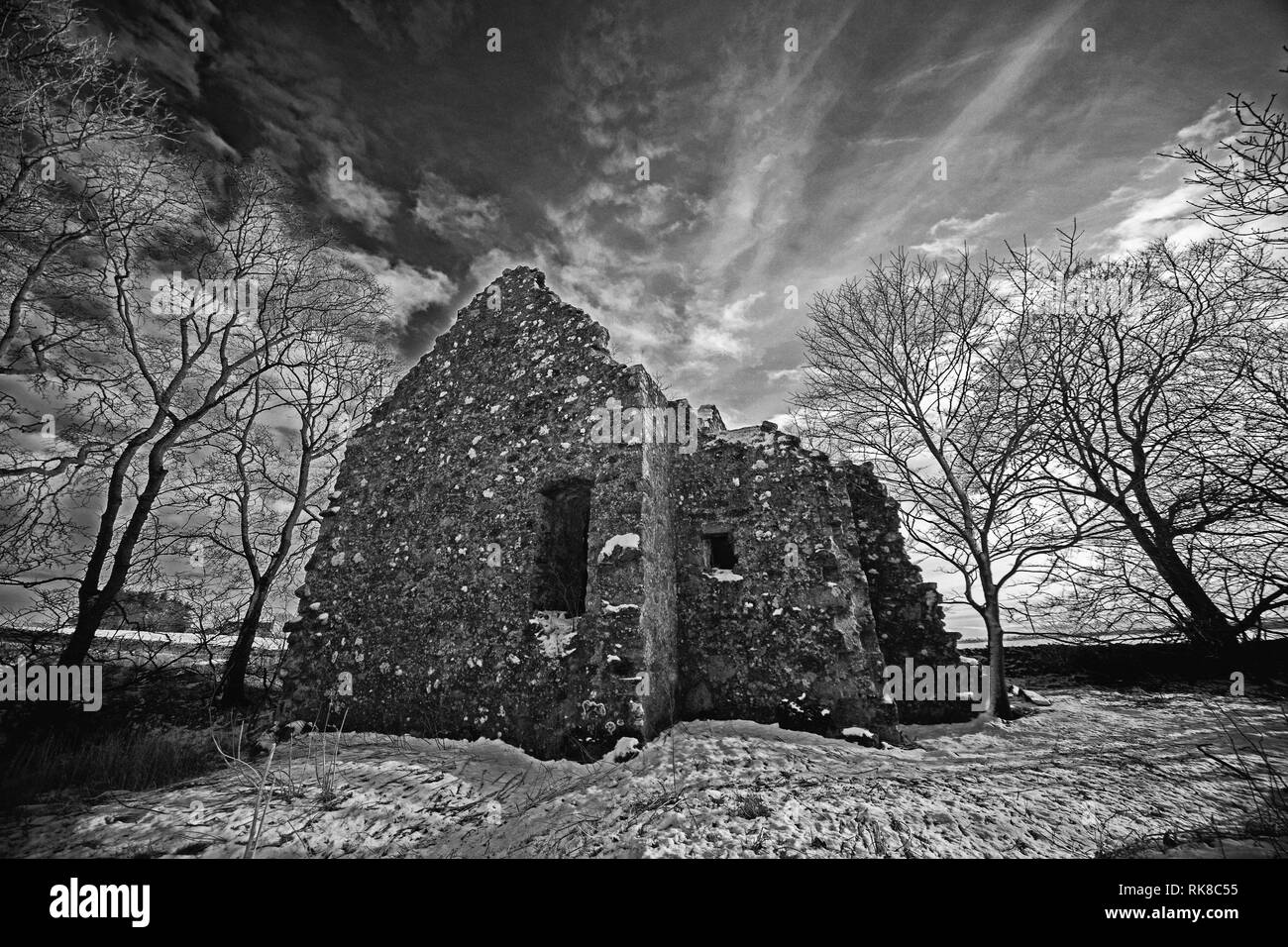 Ruined castle high pressure sky hi-res stock photography and images - Alamy