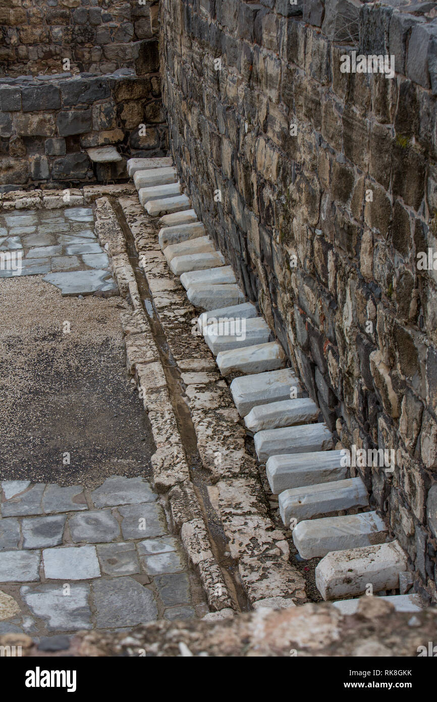 Antique toilets hi-res stock photography and images - Alamy