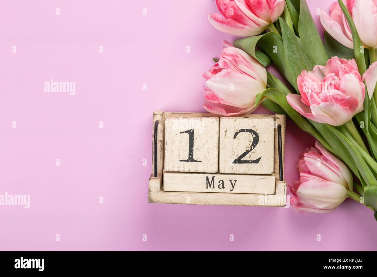 Mother's day concept - flowers, present, calendar Stock Photo - Alamy