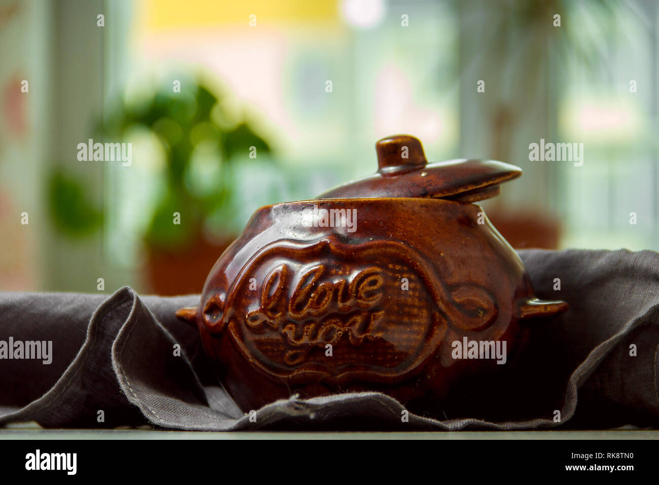 Clay pot cooking hi-res stock photography and images - Alamy