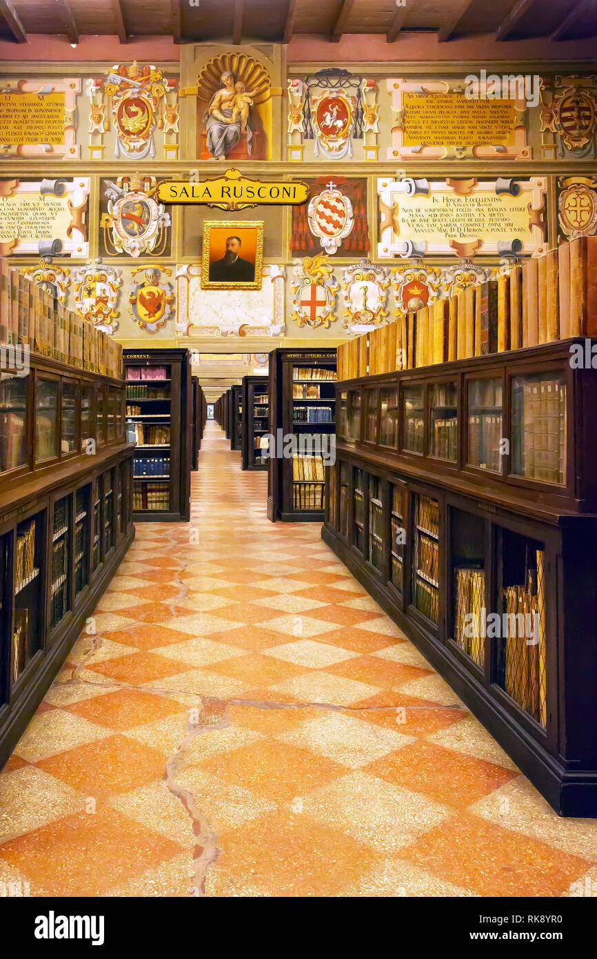 Old library corridor hi-res stock photography and images - Alamy