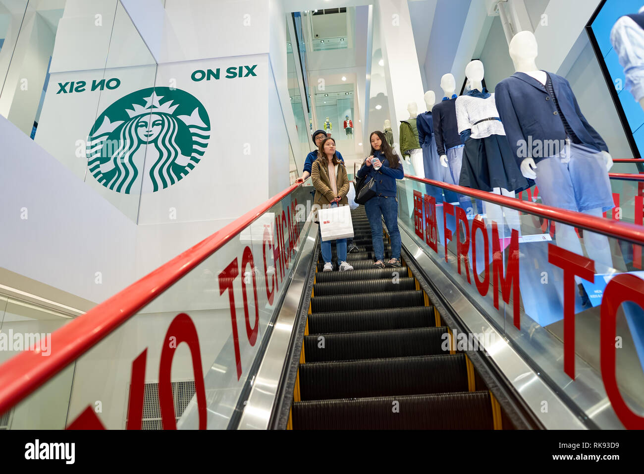 Uniqlo store chicago hi-res stock photography and images - Alamy