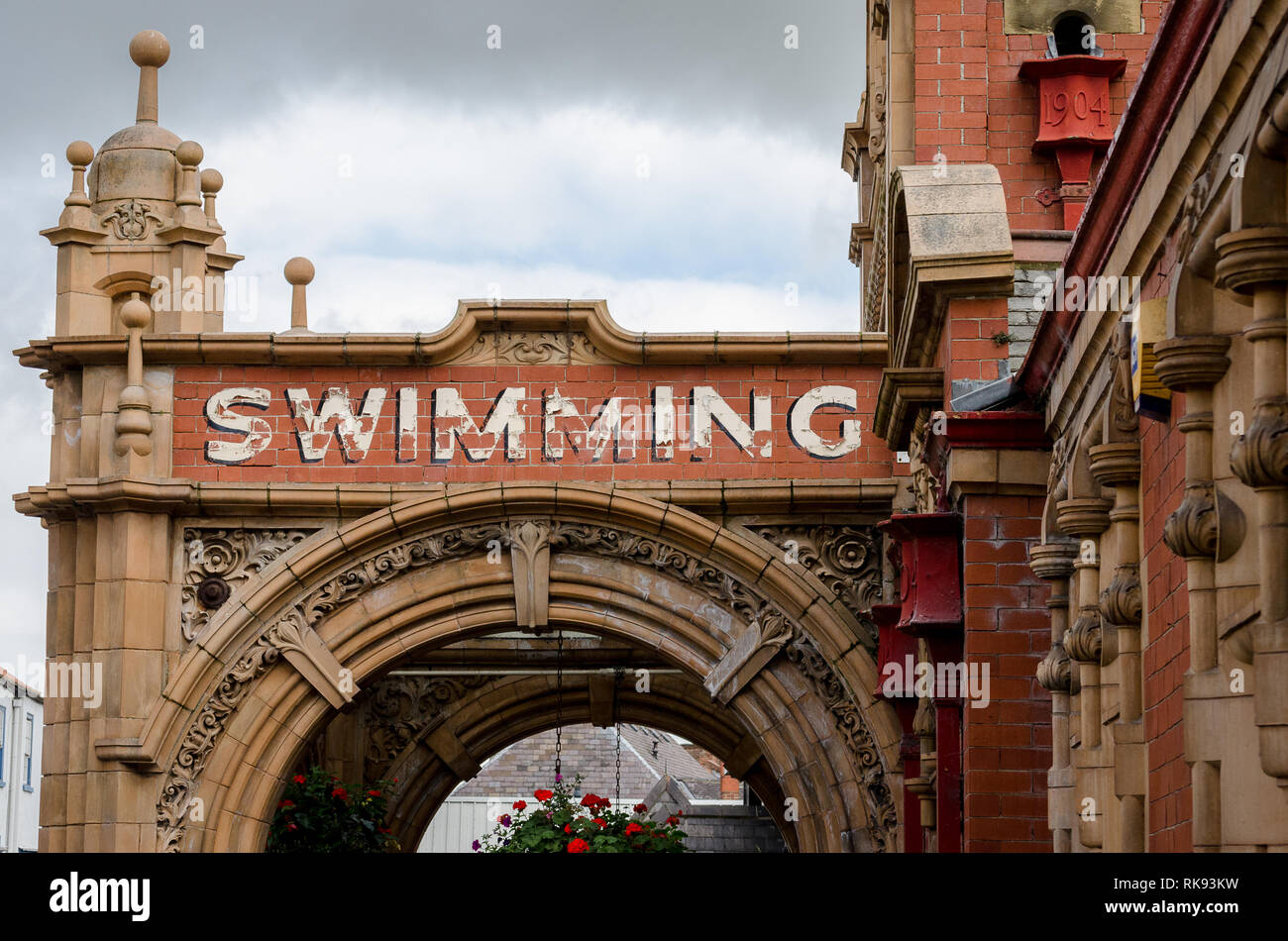 Edwardian swimming pool hi-res stock photography and images - Alamy