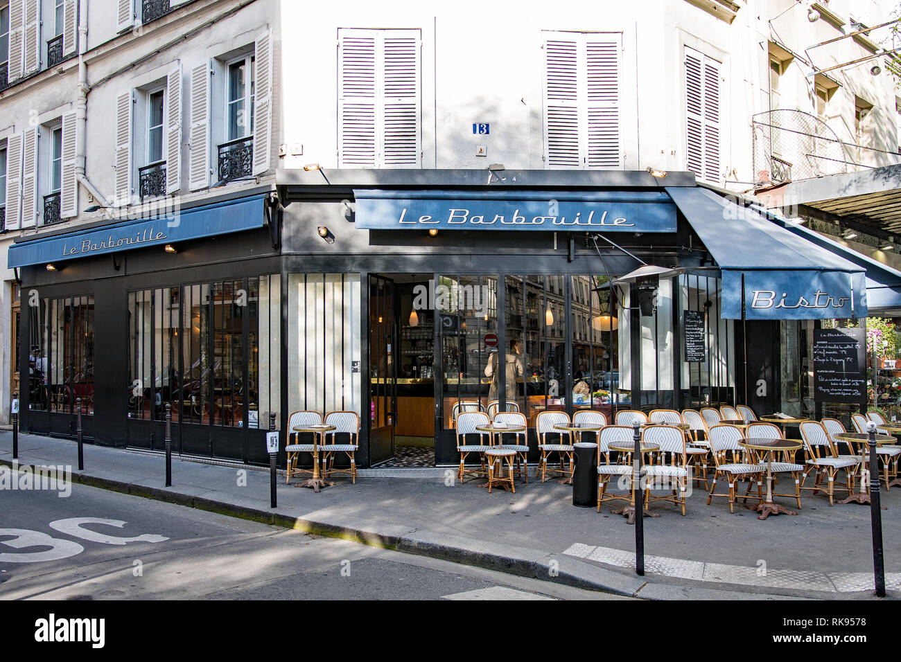 A traditional bistro in Paris Stock Photo - Alamy
