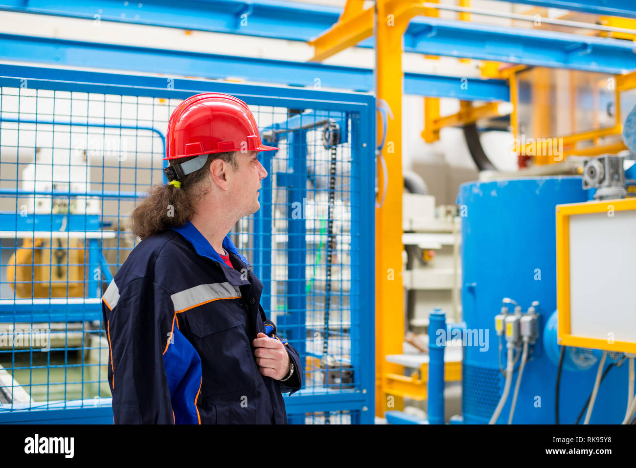 Factory looking hi-res stock photography and images - Alamy