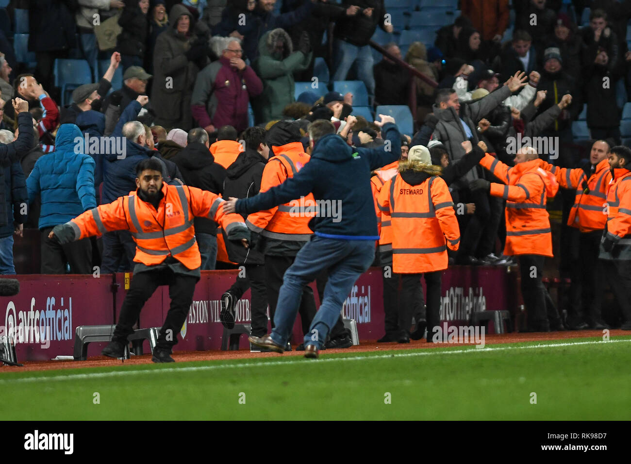 Football pitch invasion hi-res stock photography and images - Alamy