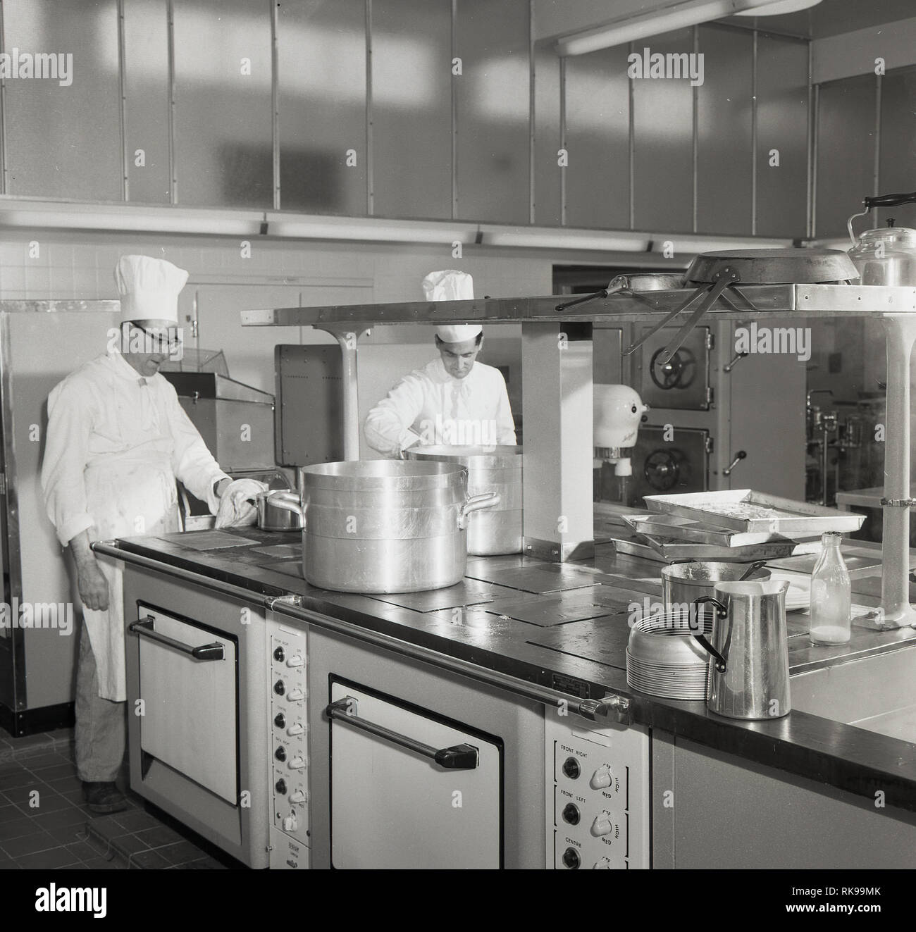 1950s Uk Kitchen Stock Photos & 1950s Uk Kitchen Stock Images - Alamy
