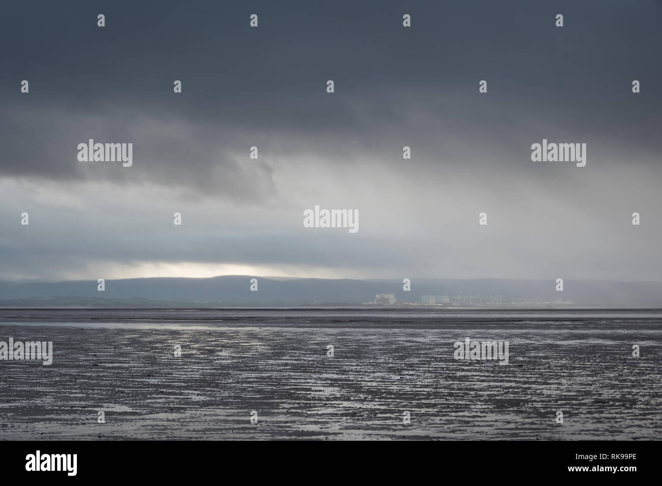 Stromy skies hi-res stock photography and images - Alamy