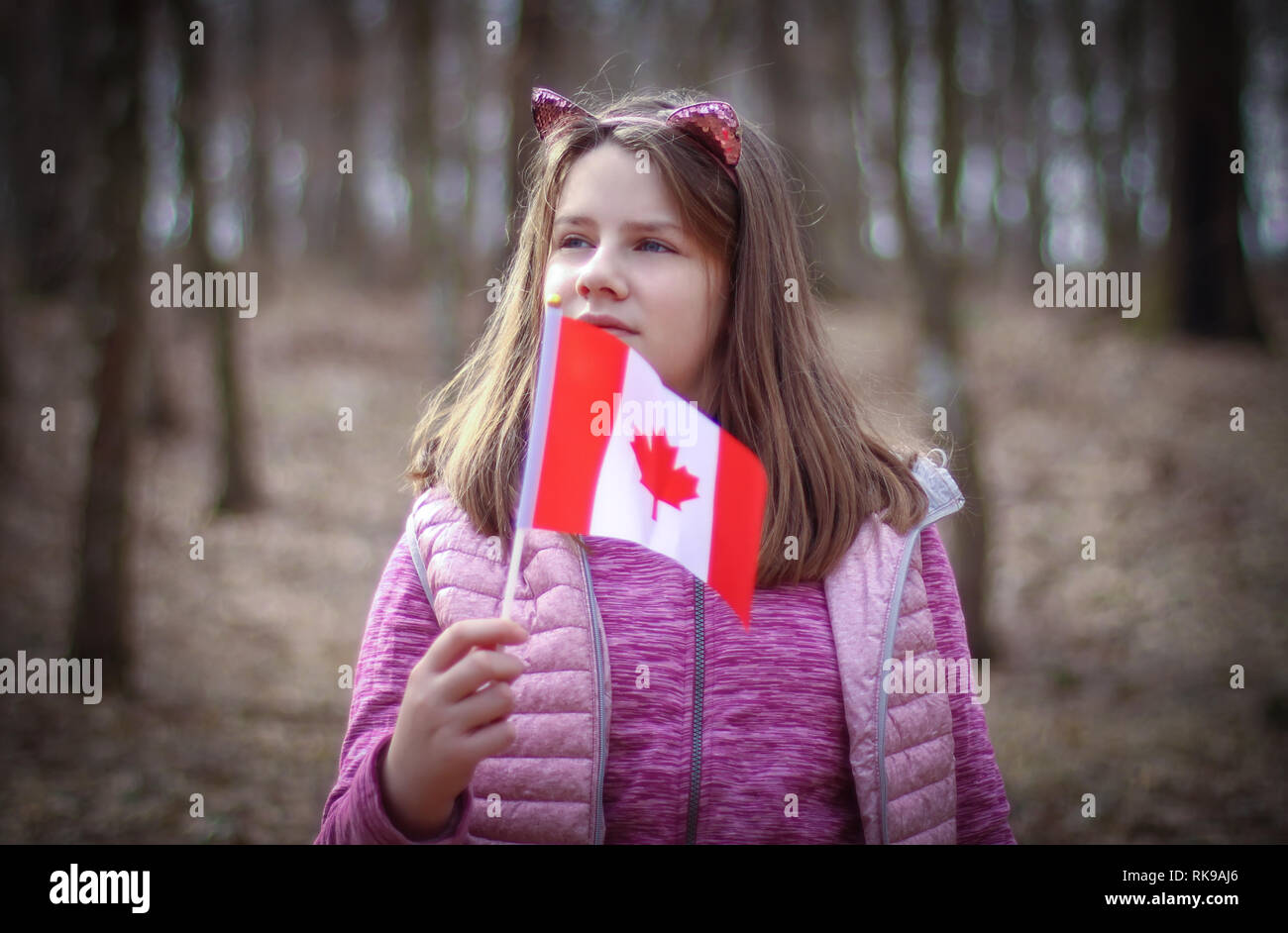 Child canadian flag hi-res stock photography and images - Alamy