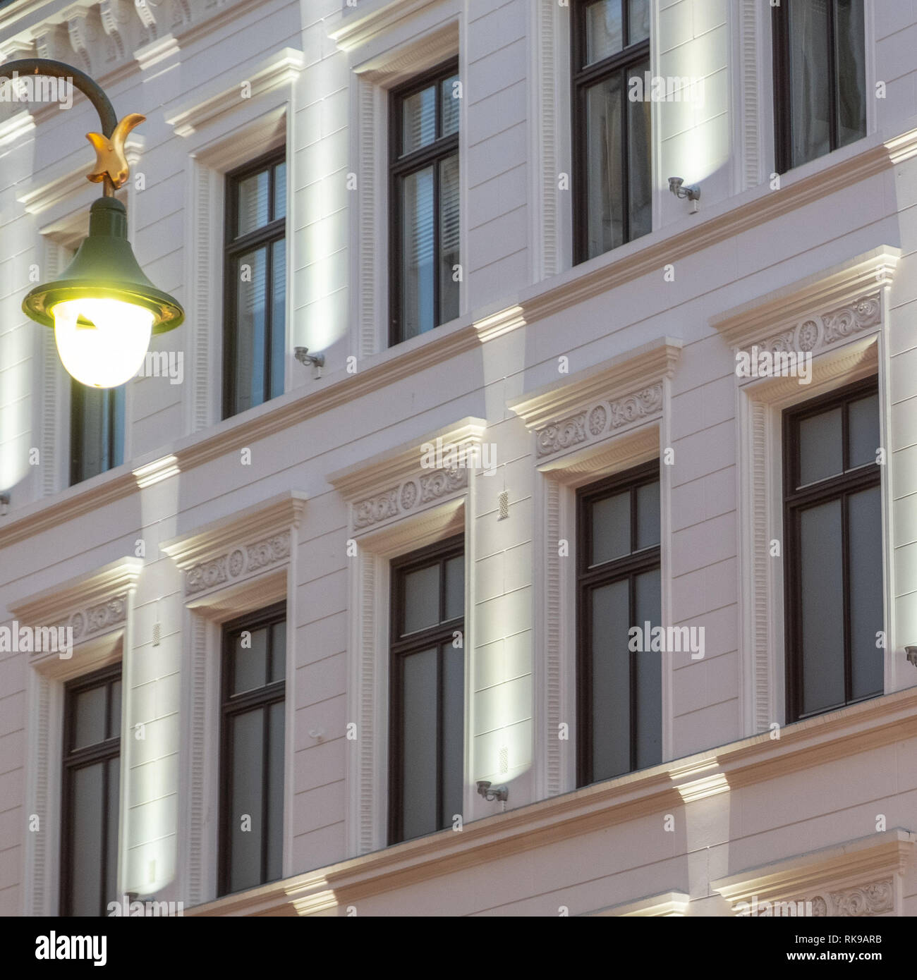 Old house at night hi-res stock photography and images - Alamy