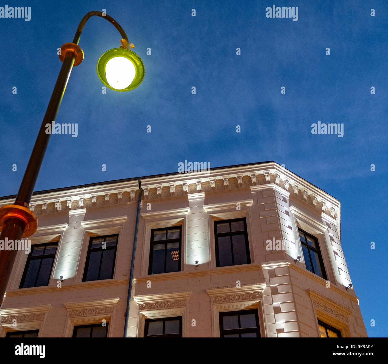 Old house at night hi-res stock photography and images - Alamy