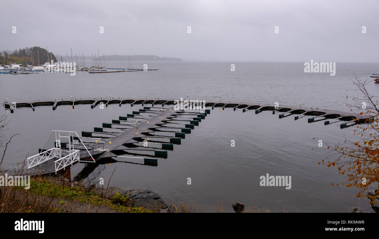 Empty boat docks in Norway during autumn Stock Photo - Alamy
