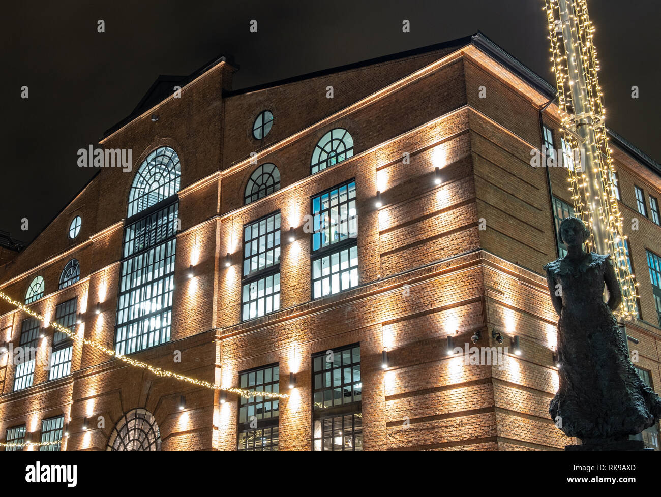 Fancy storefront hi-res stock photography and images - Alamy