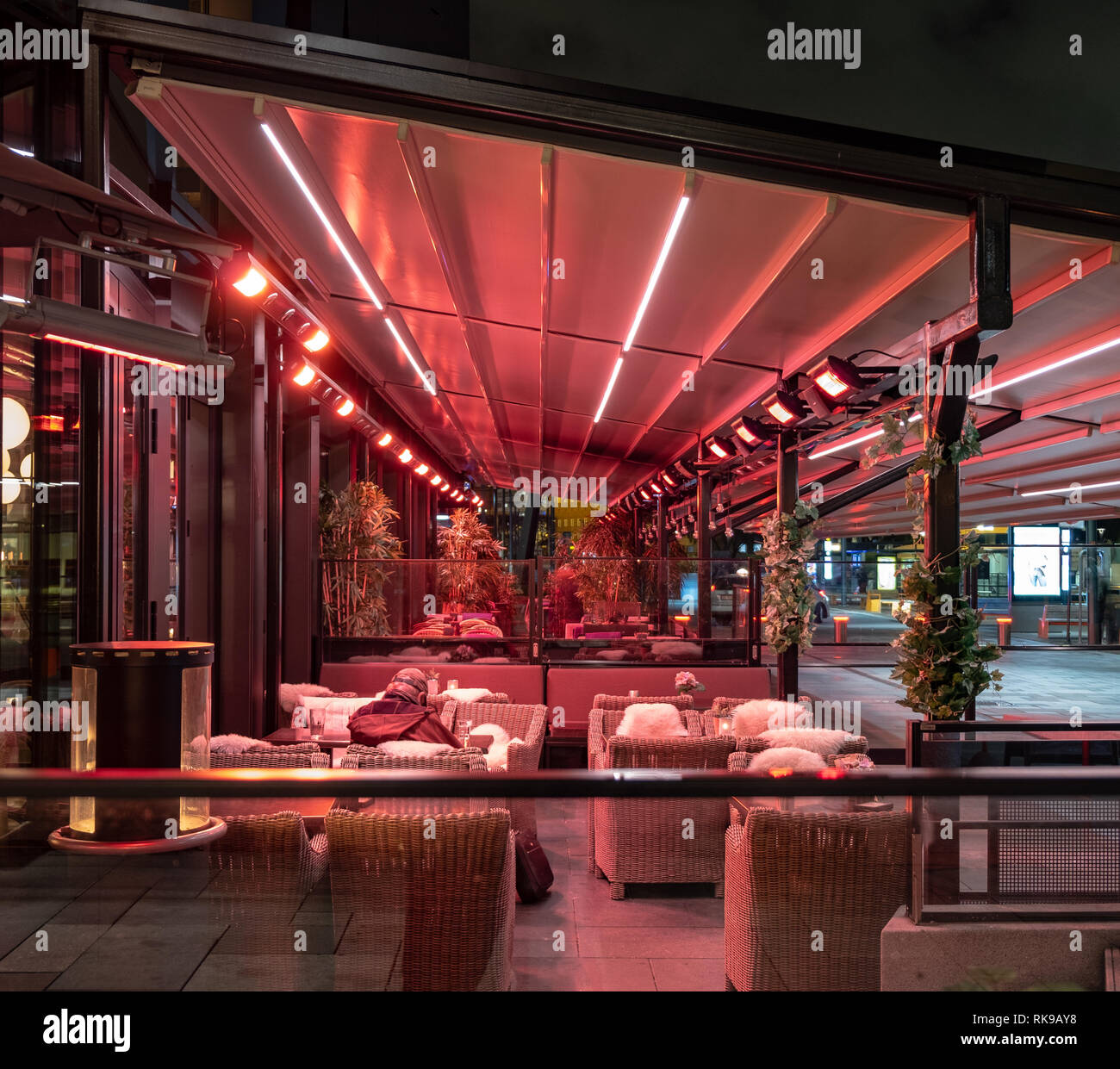 Late night bar hi-res stock photography and images - Alamy