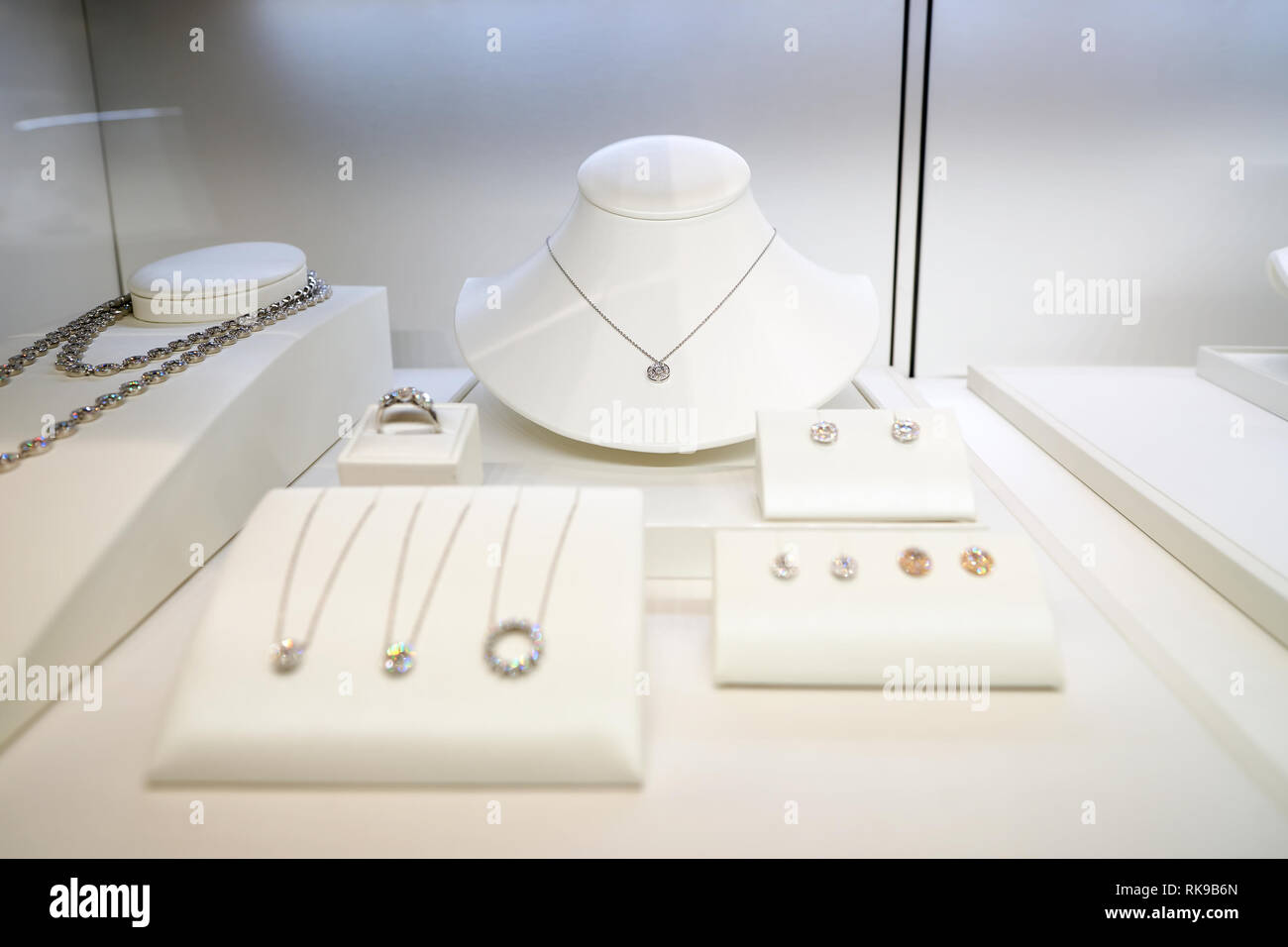 Tiffany jewelry showcase hi-res stock photography and images - Alamy